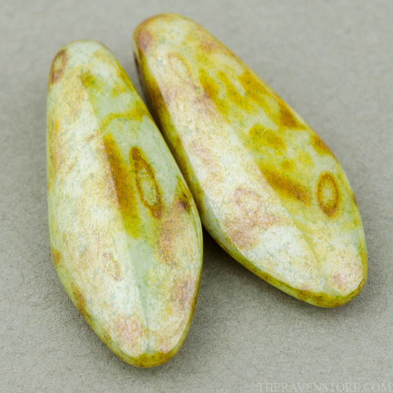 Large Dagger (17x7mm) Greenstone Opaque-osx: Raven's Journey Unique ...